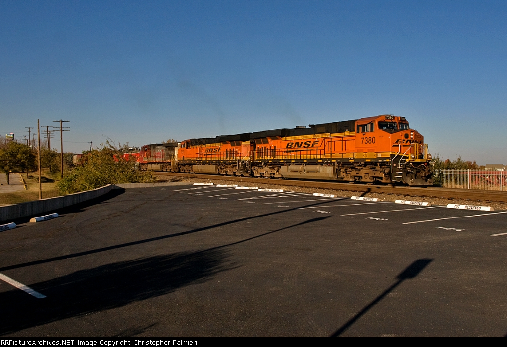 BNSF 7380 Leads BNSF M-ALTTPL4-05